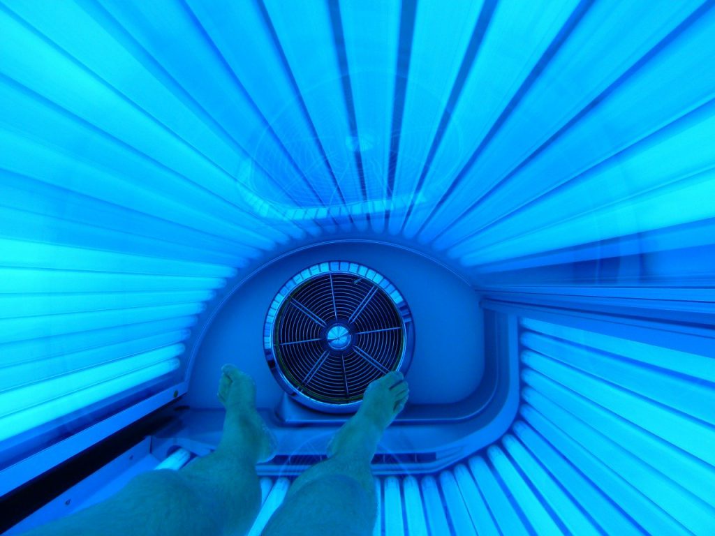 Sunbed use increases the risk of cutaneous squamous cell carcinoma ...